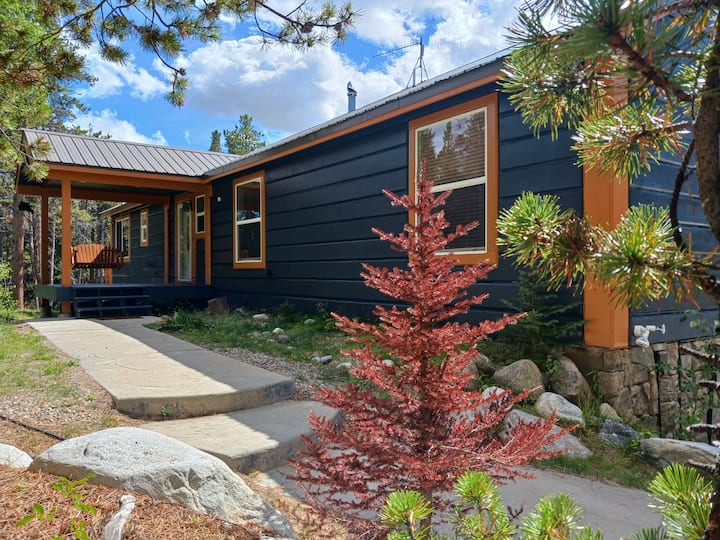 4000sqft Lux W Hot Tub & Sauna! - Fairplay, CO