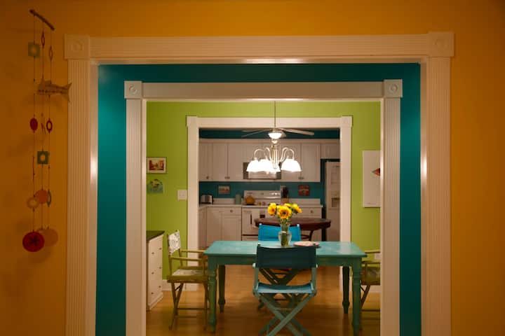 Groovy Home In Athens - Athens, GA