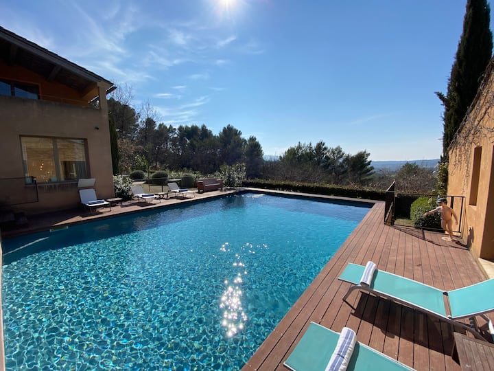 Living In Provence, Near Roussillon And Gordes - Bonnieux