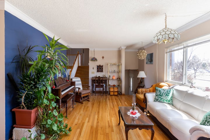 Quiet Peaceful Home Near Airport, Downtown & Shops - Denver, CO