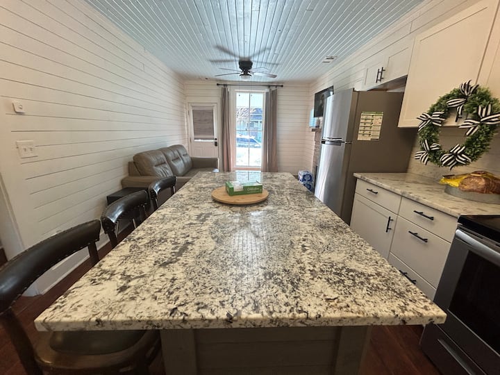 2/2 Starland Bunglaow Hideaway Retreat! - Savannah, GA