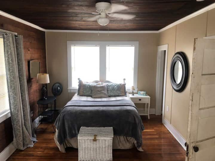 Holy Ship-lap!! It's Close To  Lsu! Big 1 Bed-big - Baton Rouge, LA