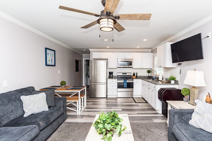 Downtown Oc Bayside Beach Condo With Pool & Wifi - Ocean City, MD