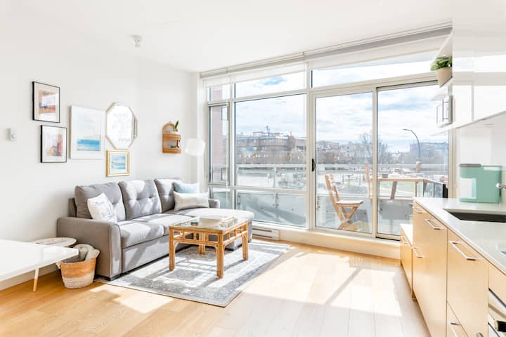 Modern Dt Studio Apt W/ Parking + Harbour Views - カナダ ビクトリア