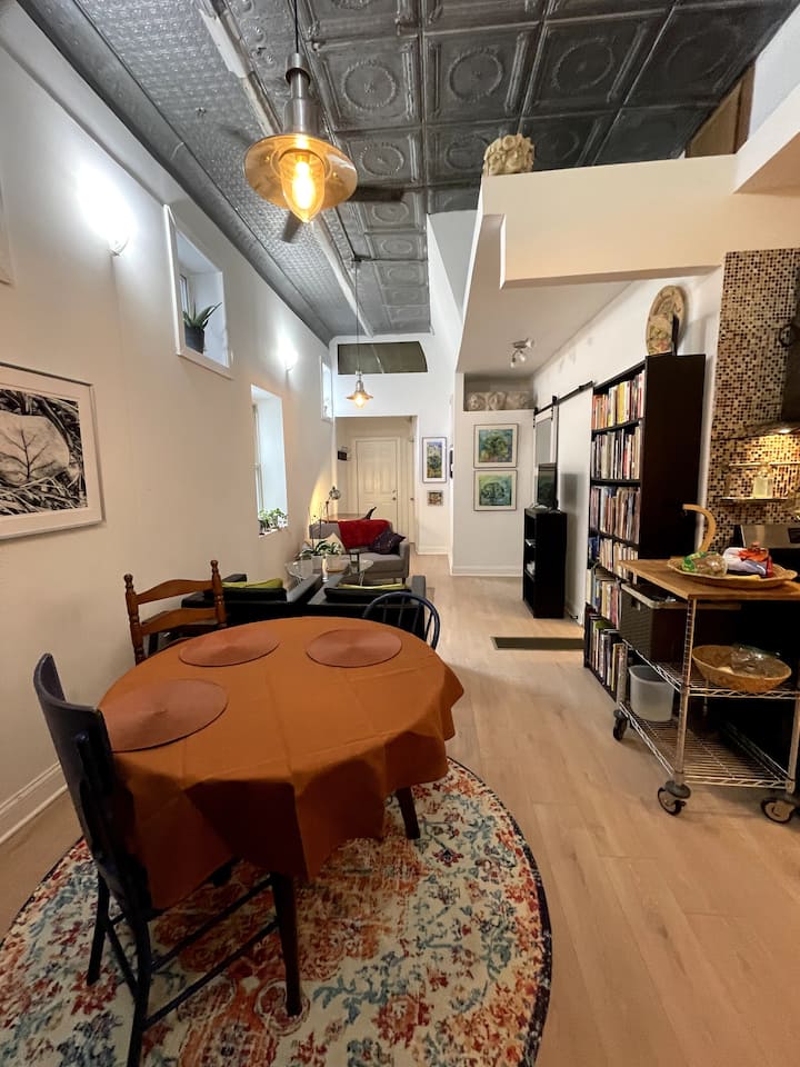 1 Bed Entire Apartment In Pilsen - Chicago, IL