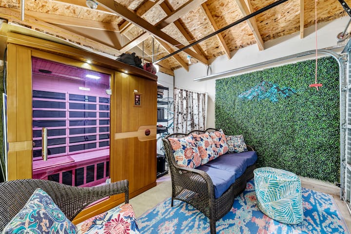 The Cozy Birdnest W/ Sauna & Outdoor Lounge Space! - Englewood, CO