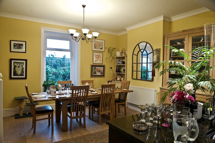 Large Double Ensuite Room In Lovely House - Deal