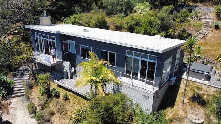 Spacious, Modern Home In The Sky - Waiheke Island