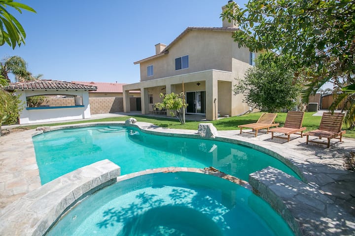 Unicorn House Pool 2500sf 5b4b Close To Everything - La Quinta, CA