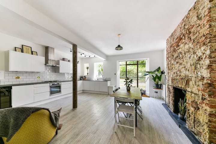 Huge Lateral 4 Bed Flat With Private Garden(s) - London