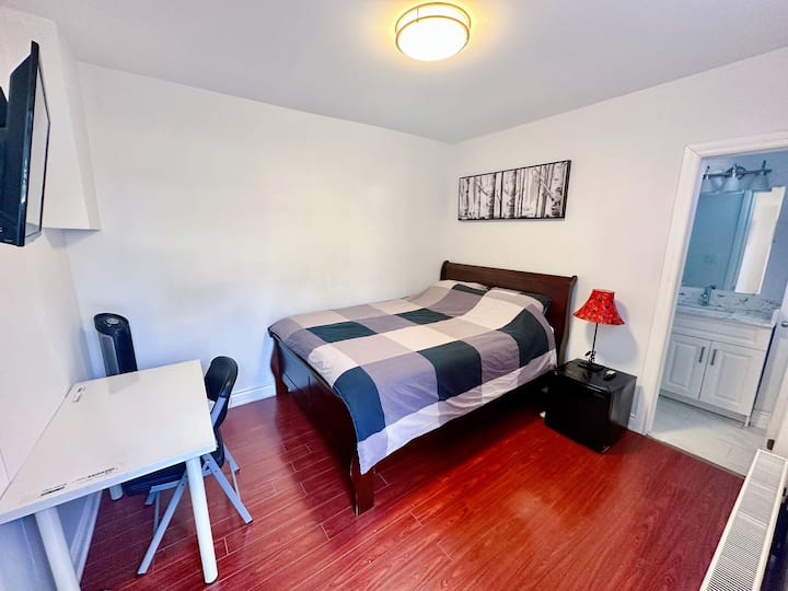 Separate Entry & Private Bath Downtown Cozy Suite2 - Toronto