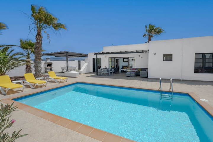 Villa Dulce Vista Heated Pool & Air Con - Playa Blanca, Las Palmas, Spain