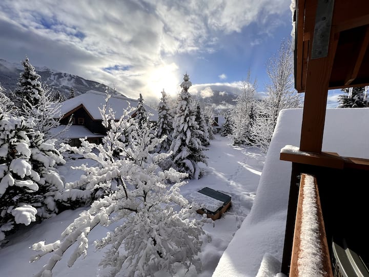 Village Retreat With Mountain Views - Whistler