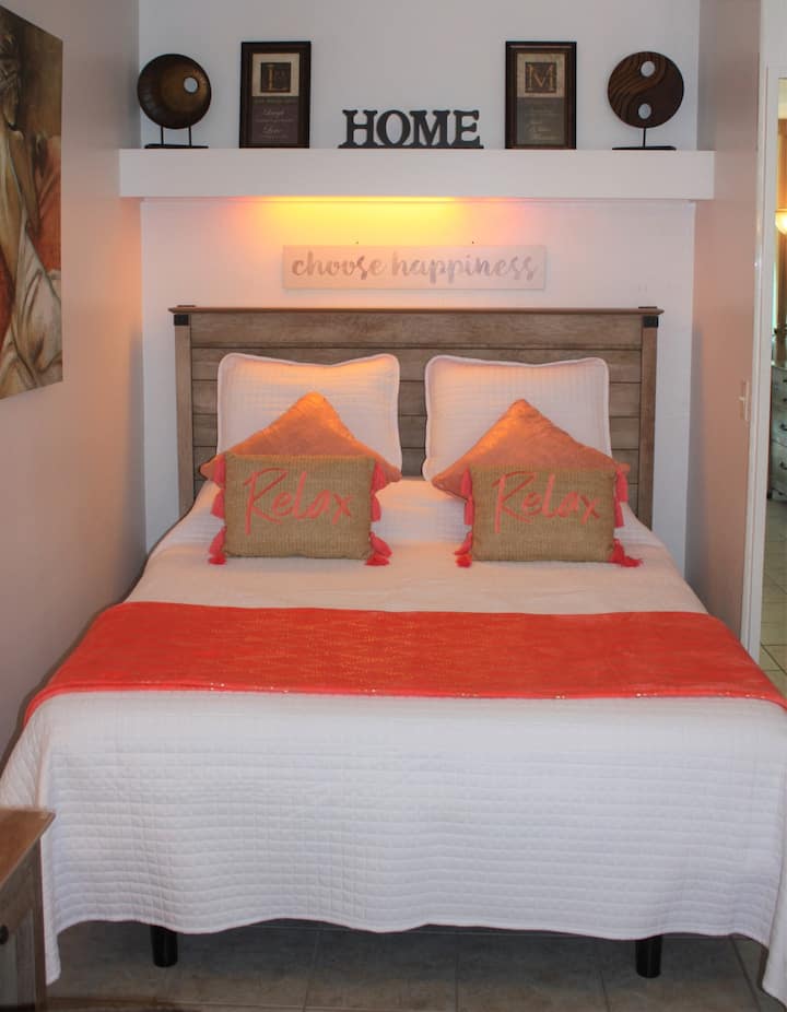 Aloha Island Suite - New Interior Design - Kailua-Kona, HI