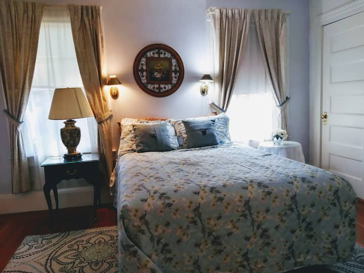 Lovely, Historic Home. Come Stay In Springfield! - Springfield, MA