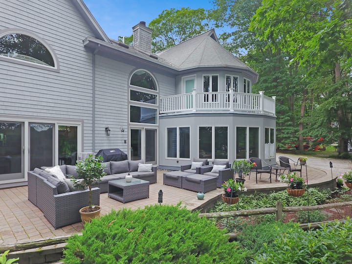 Spectacular Waterfront Home - 로드아일랜드