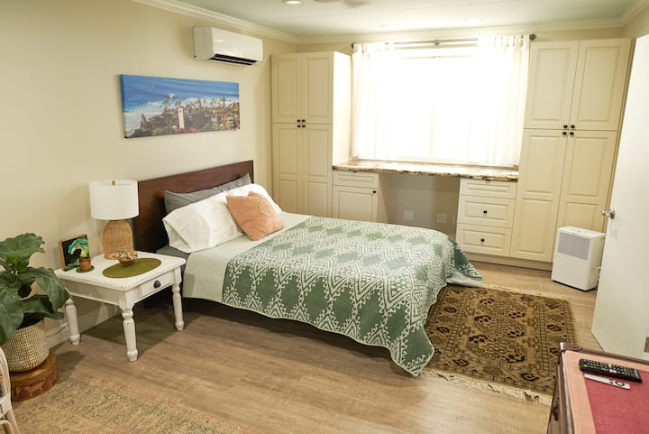 Shoreside Cottage - O‘ahu, HI