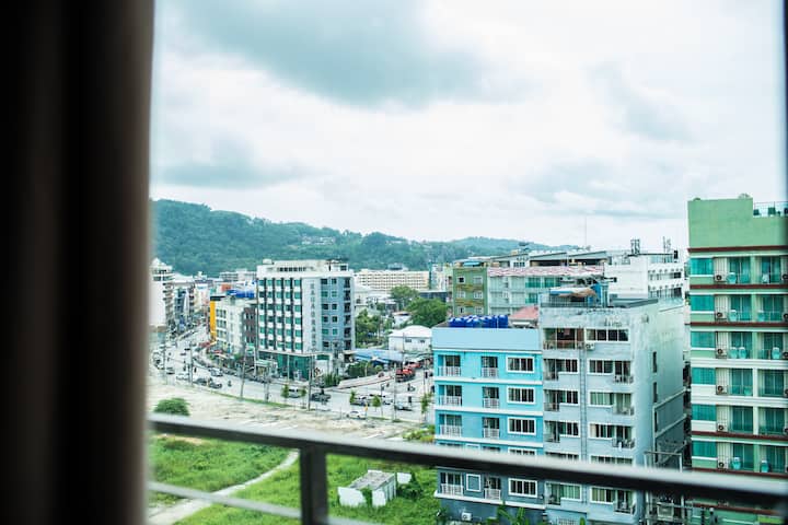 Two Bedroom Living Room And Kitchenette In Patong - Patong Beach