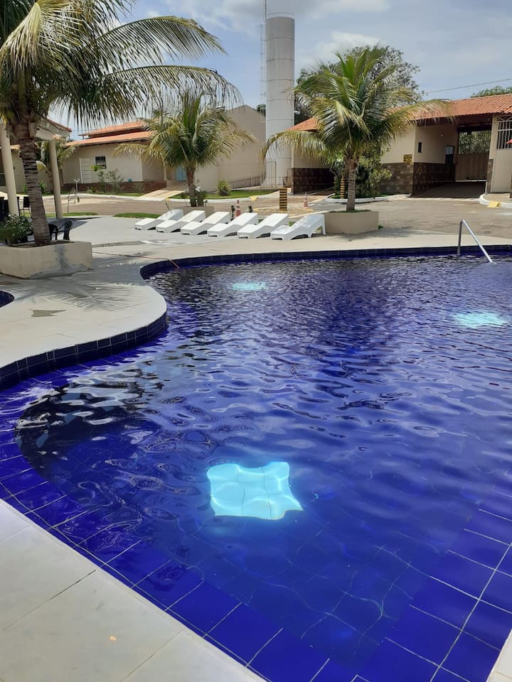 Casa Em Condomínio Com 3 Quartos, Piscina E Sauna - Caldas Novas