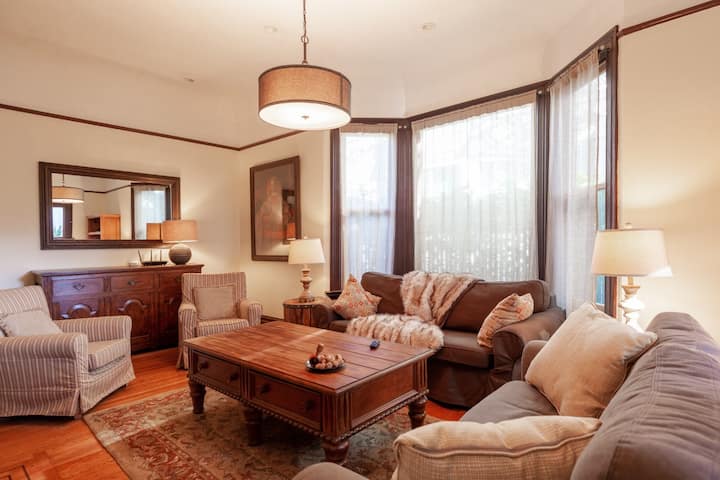 (6) Close To Campus,private 3rd Floor Attic Room - Berkeley, CA
