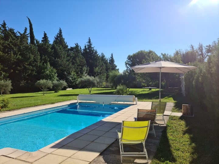 Sénas Maison En Campagne Avec Piscine - Sénas