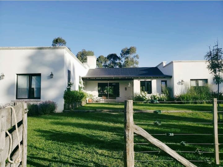 Casa Con Pileta En Tandil. - Tandil