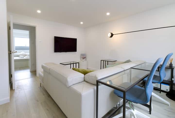 Centrally Located Apartment Free Parking Included - Central London