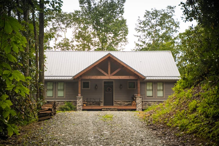 Lazy Mountain Lodge - Appalachian State University, Boone