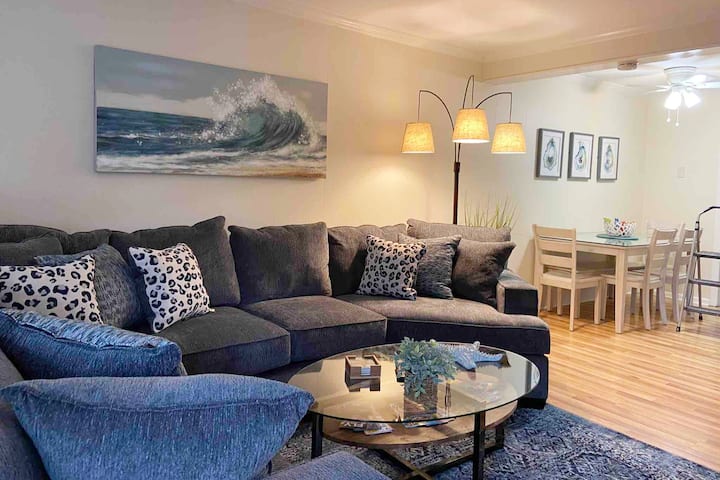A Wave From It All, Monthly Rental North End House - Virginia Beach, VA