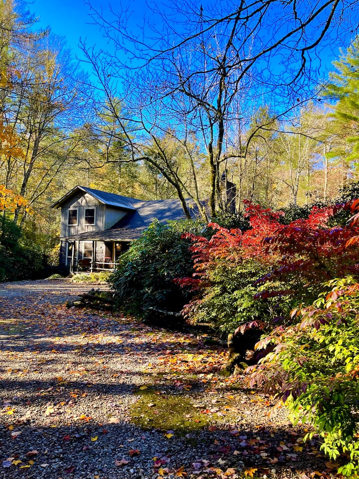 Creekside Log Cabin In The Woods - Highlands, NC