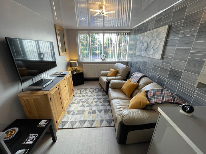 Modern & Stylish 1 Bedroom En-suite Apartment - Mount Pleasant