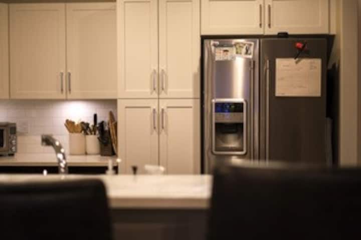 Upscale Townhouse Living - Walk To Amenities! - Regina