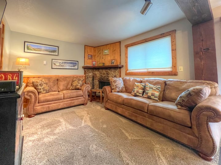 Pool & Hot Tub, Shuttle Route, Bonus Game Room! - Emerald Lake, Crested Butte