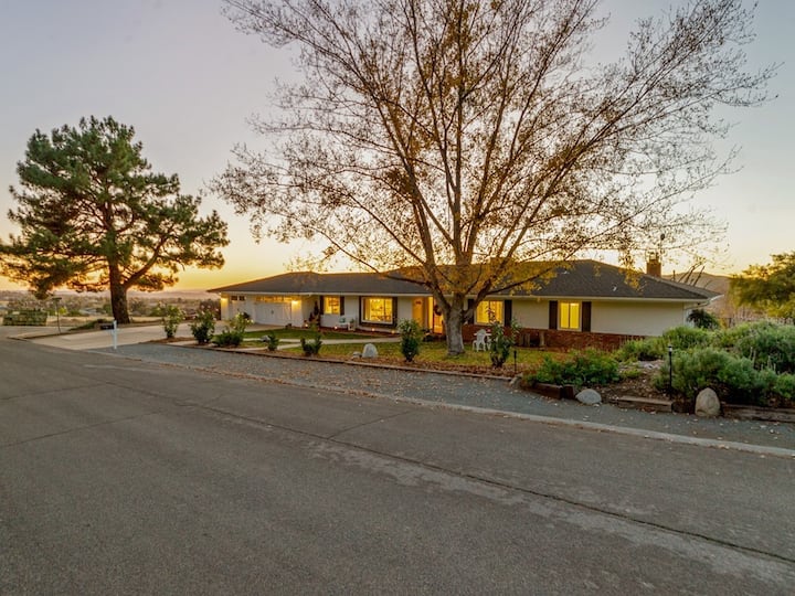 Resort~style Living. - Yucaipa, CA
