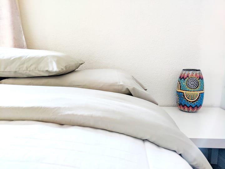 5 Bdrm-11 Bed Home +Guesthouse/2 Bdrm, 5 Bedslove - Los Angeles, CA