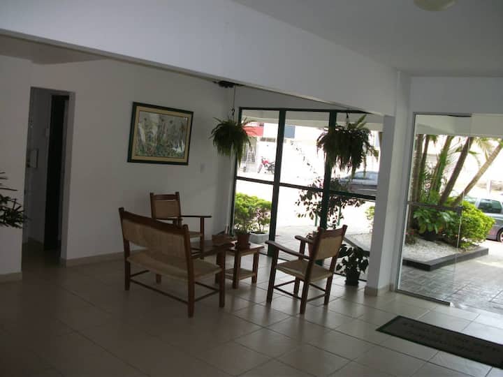 Apartamento 1 Dormitório,4 Minutos Do Mar E Centro - Florianópolis