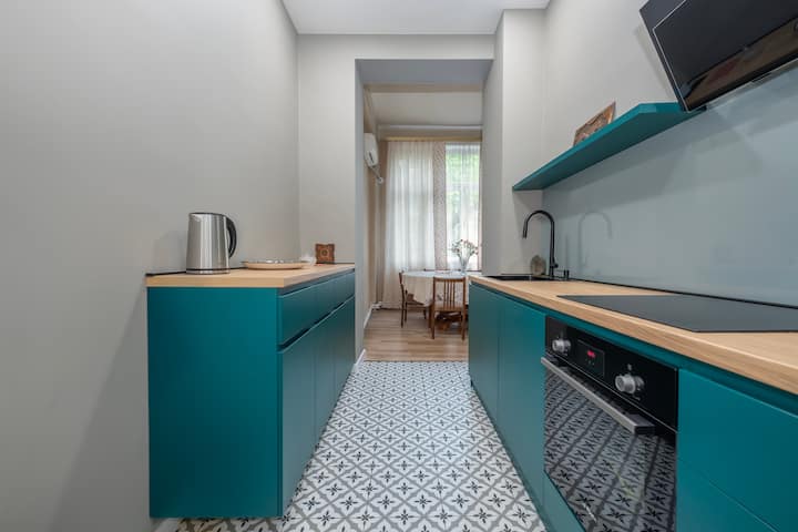 Stylish 4br/2ba Apartment, Vake - Tbilisi