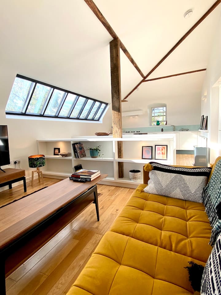 Outstanding Central 2 Bedroom Apartment - Cardiff