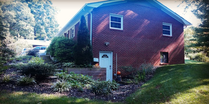 Private Apartment Near Blue Ridge Parkway - Asheville, NC