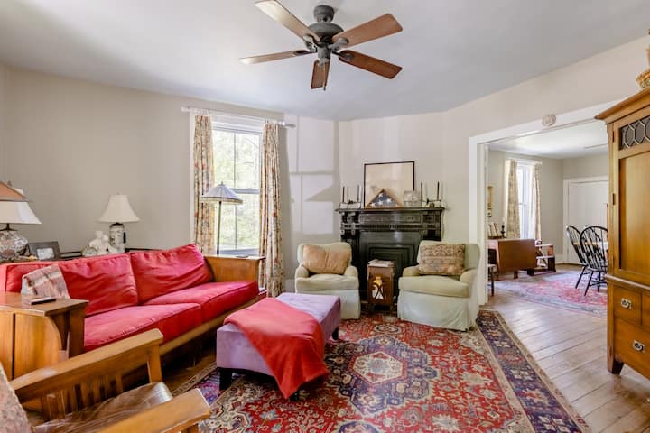Sewanee Castle Room-- Sleep Like Royalty. - Sewanee, TN