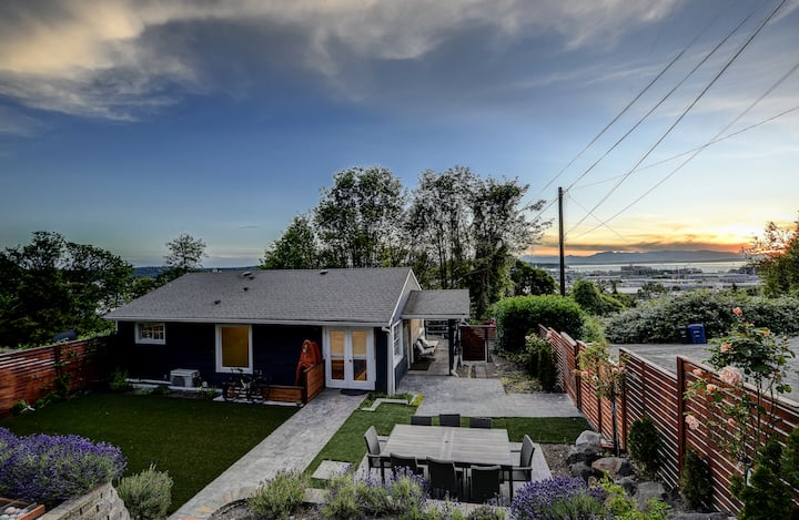 Craftsman Home Near Stadiums | Stunning Views - Seattle, WA