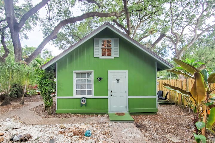 Charming 2 Bdrm Pool House Near Hard Rock Casino - Cooper City, FL
