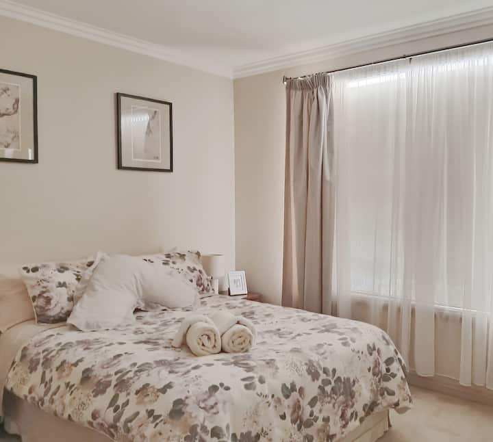 Villa Almaré Hallidays Pt 4 Bedrooms Live-in Hosts - Diamond Beach