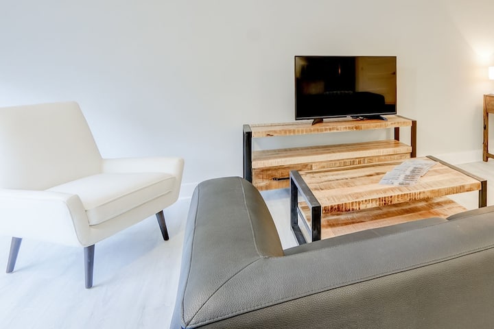 Luxe Studio With Skyline Views Near Bytown Museum - Ottawa