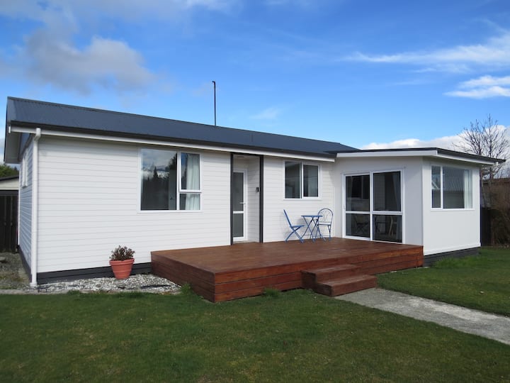 Cleddau Street Charmer - Te Anau