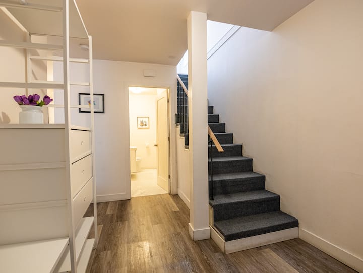Downtown 3 Bdr Coach House On 2 Floors +  Parking - Montreal