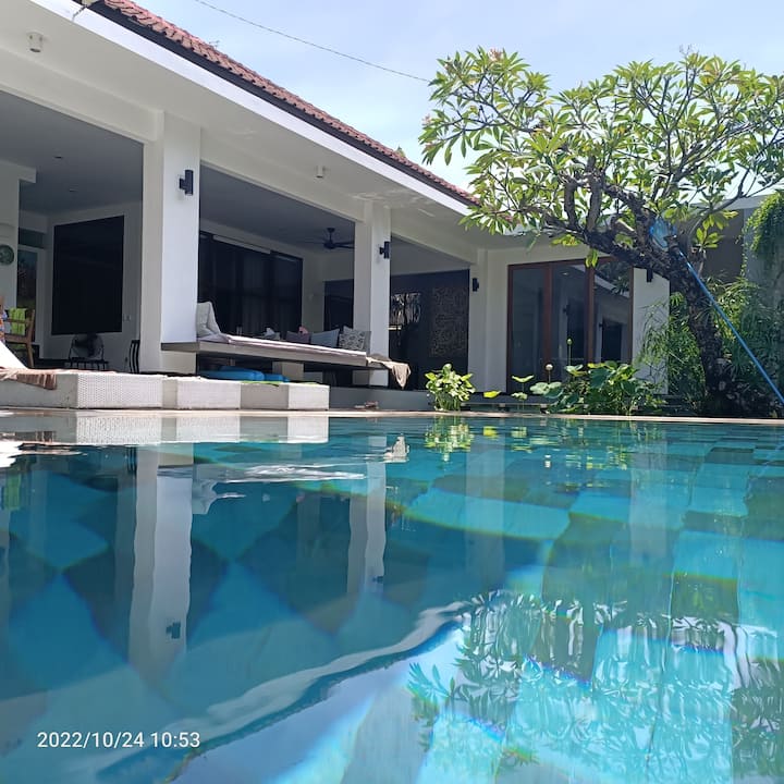 Villa Natura Seminyak, 3 Bedroom Tranquil Oasis. - Seminyak
