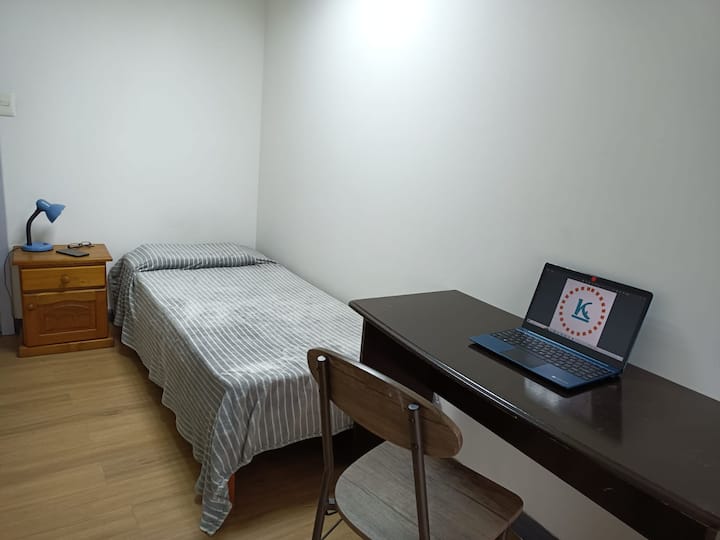 Habitación Individual Para Estudiantes (M4) - Montevideo