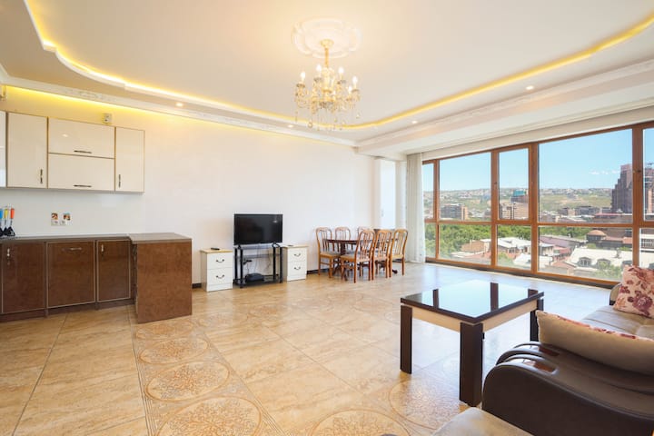 Feels Like Penthouse! 2 Bedroom With A Great View! - Ereván