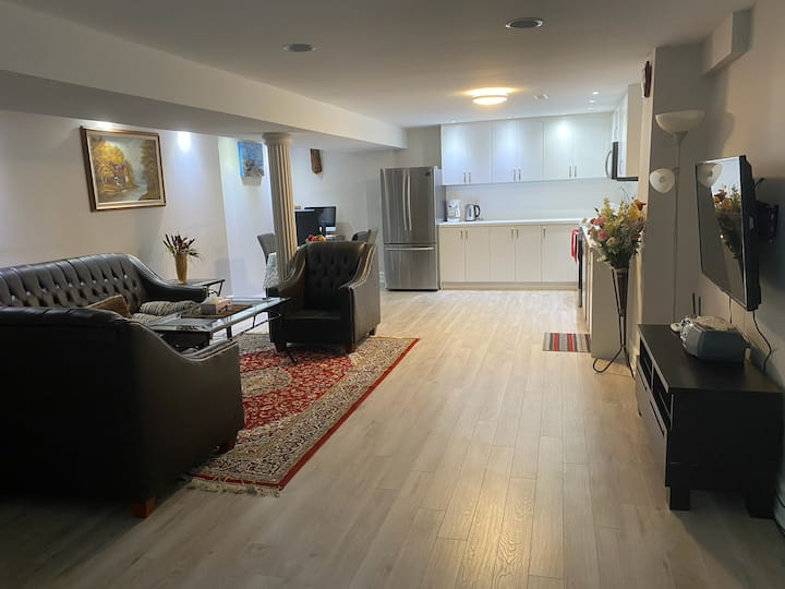 2 Bedroom Walk-out Basement Apartment, Renovated. - Vaughan